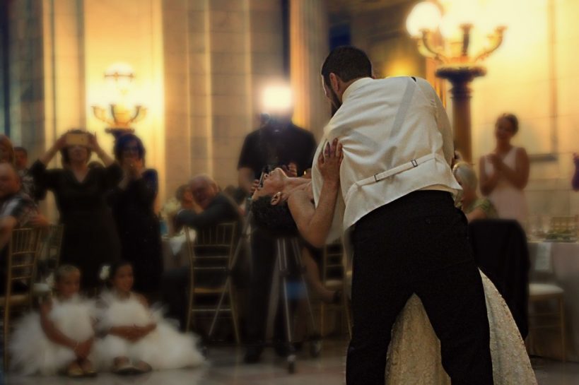 Bal de mariage : 5 danses de couple pour l’ouverture de bal réussie ...